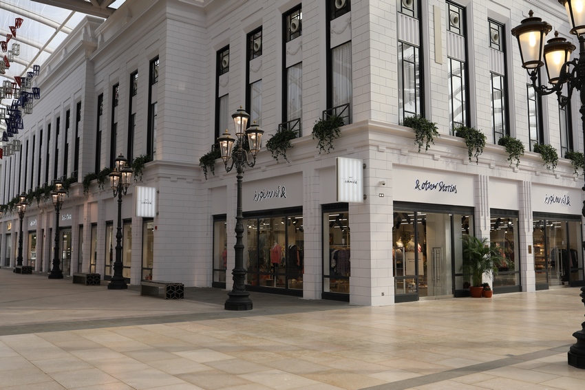 Retail Fitout Services: &other stories | The Avenues Mall 4